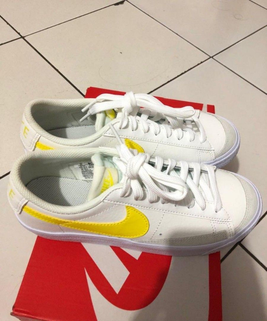 Sepatu Nike original store msh seperti baru, Fesyen Wanita, Sepatu di ...