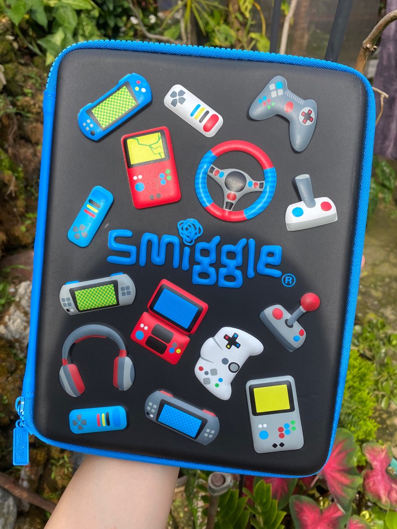 SMIGGLE CASE, Hobbies & Toys, Travel, Travel Essentials & Accessories ...