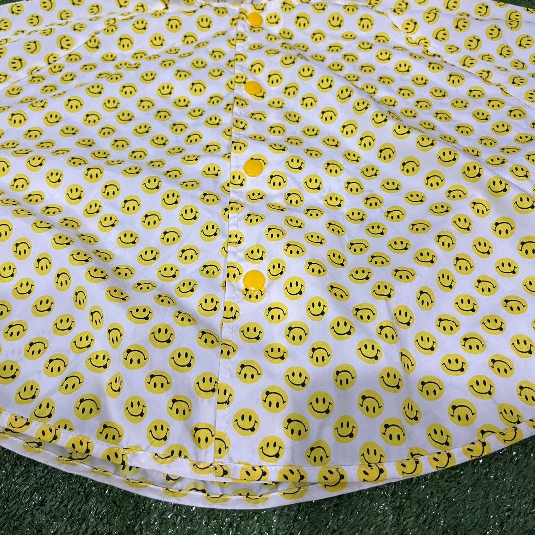 SMILEY FACE KIDS PONCHO RAIN COAT, Babies & Kids, Babies & Kids Fashion on Carousell