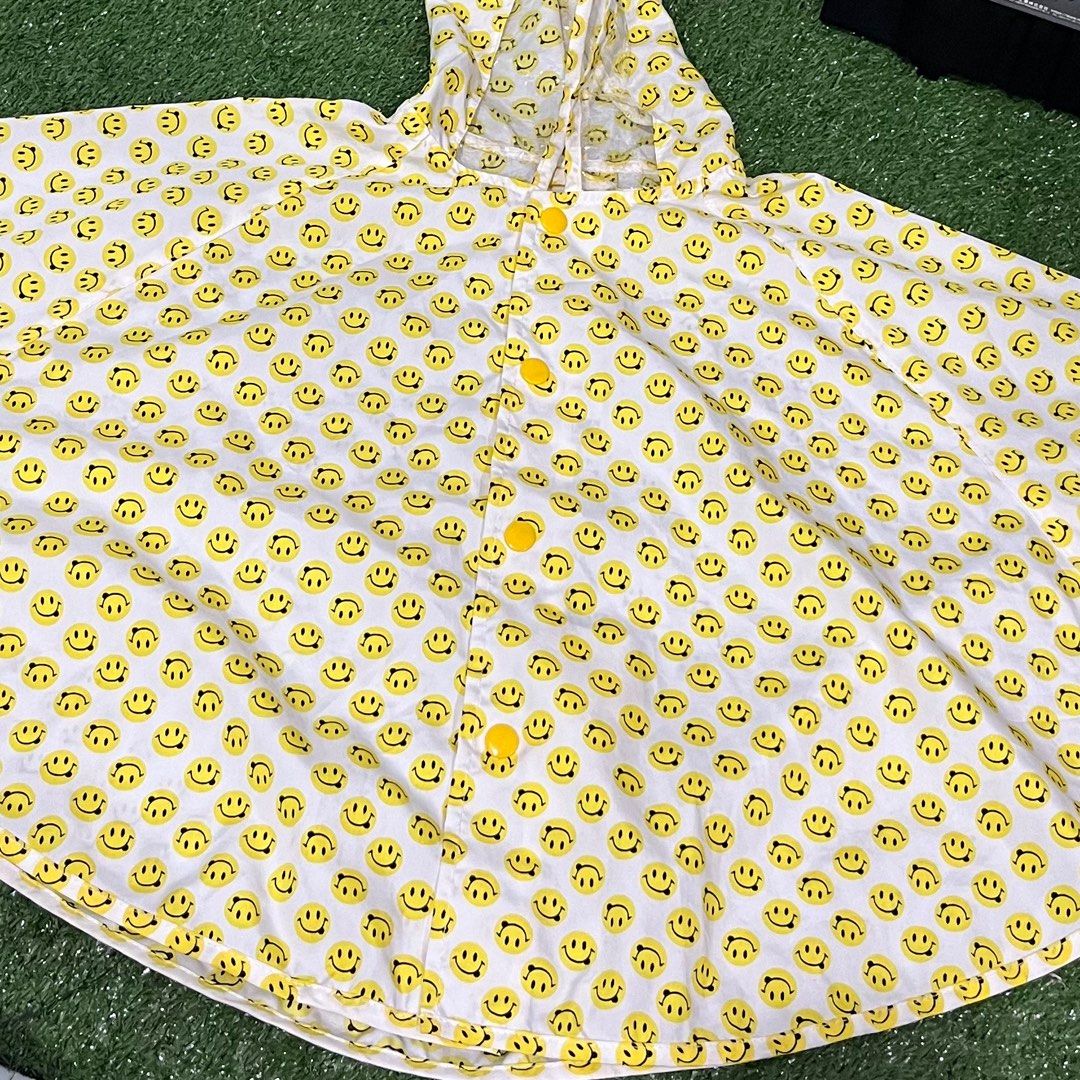SMILEY FACE KIDS PONCHO RAIN COAT, Babies & Kids, Babies & Kids Fashion on Carousell