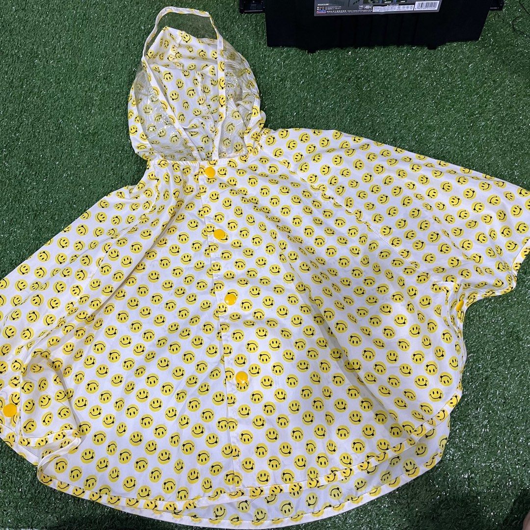 SMILEY FACE KIDS PONCHO RAIN COAT, Babies & Kids, Babies & Kids Fashion on Carousell