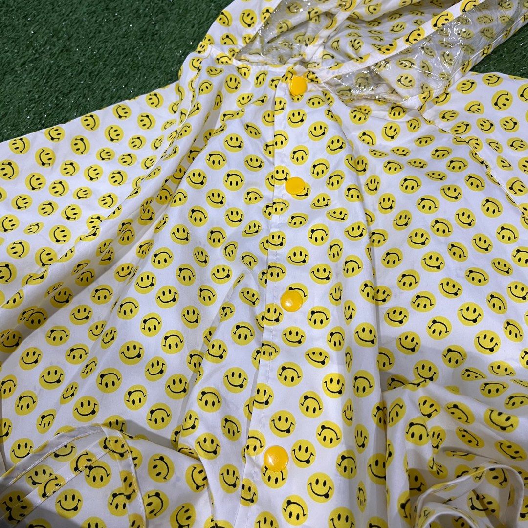 SMILEY FACE KIDS PONCHO RAIN COAT, Babies & Kids, Babies & Kids Fashion on Carousell