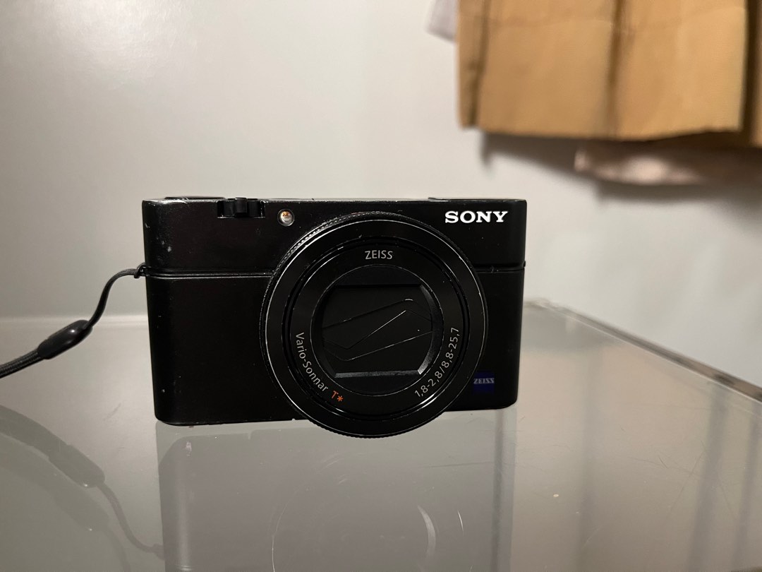 Sony RX100 IV, Photography, Cameras on Carousell