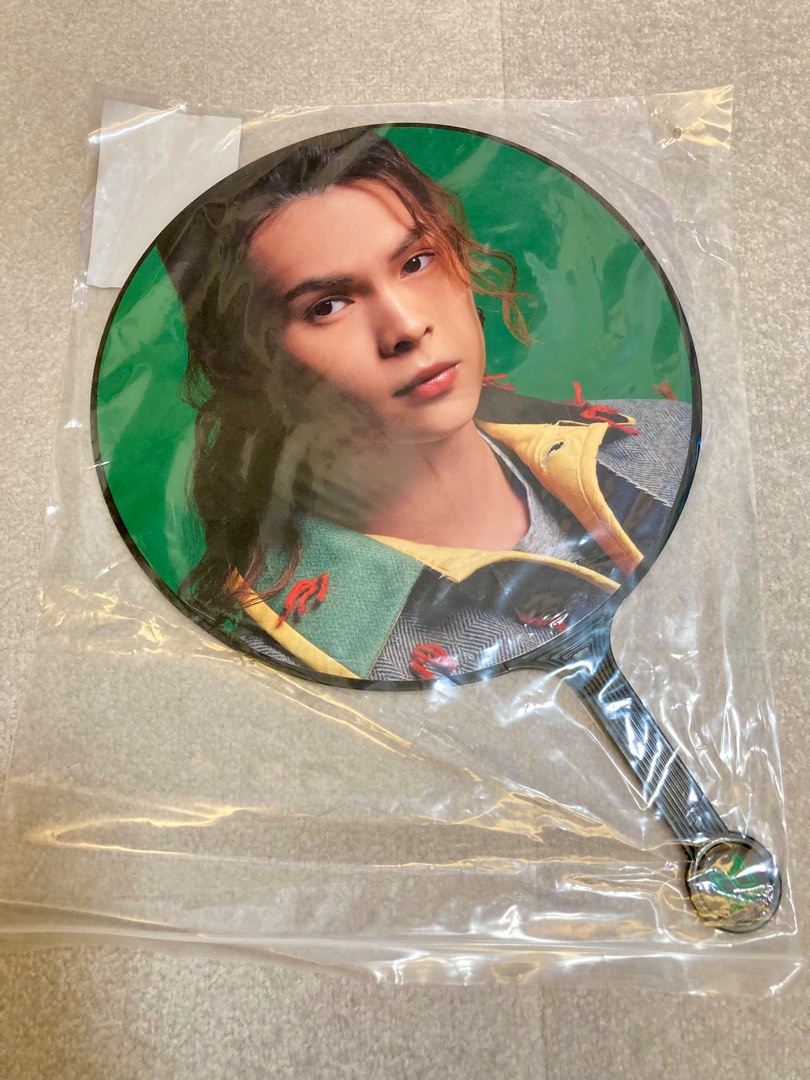 Tiger Mirror 演唱會應援扇, 興趣及遊戲, 收藏品及紀念品, 明星周邊 - Carousell