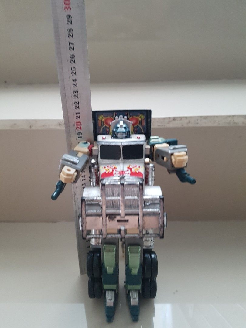 Truck transformer, Toys & Collectibles, Mainan di Carousell