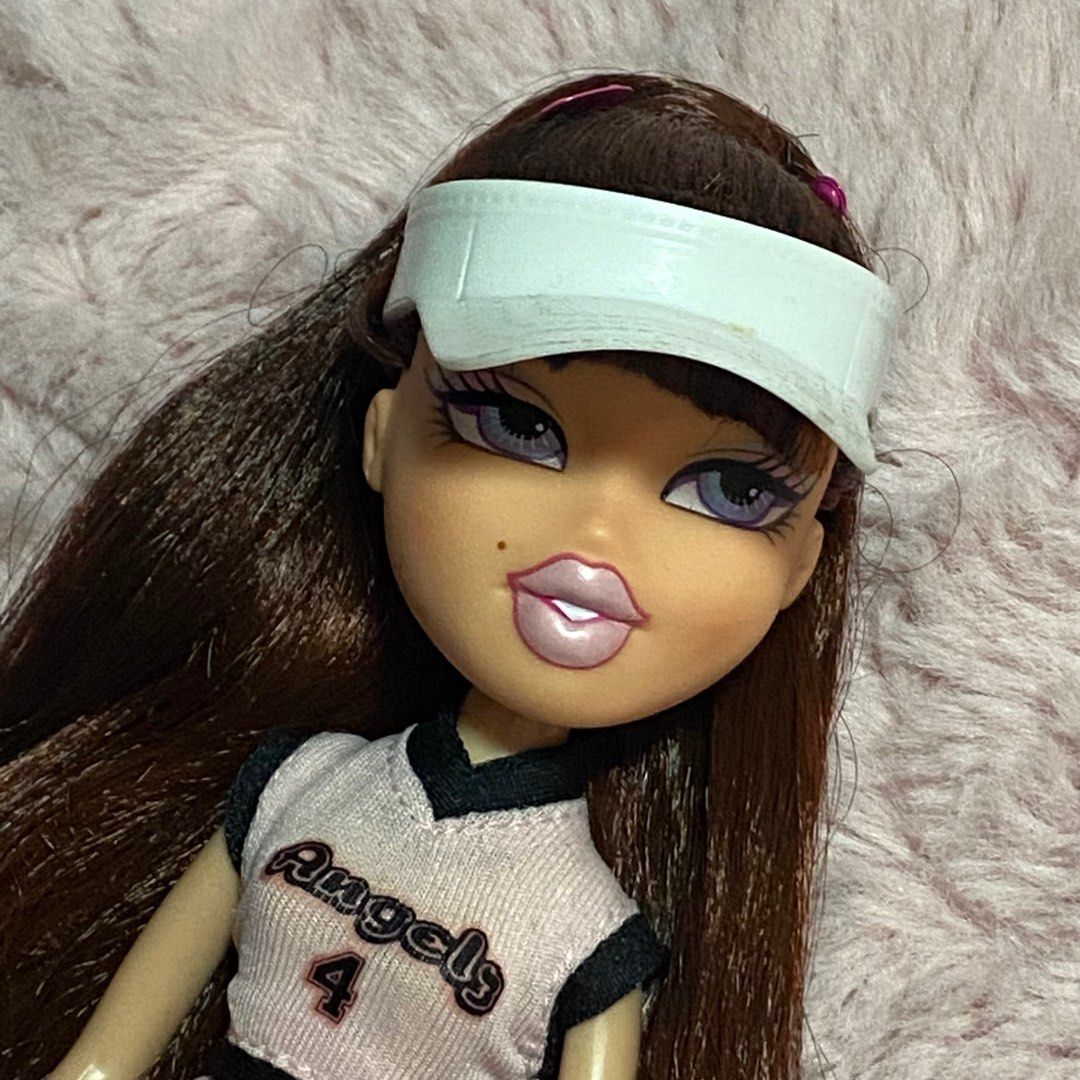 BRATZ: SOFTBALL PHOEBE, Hobbies & Toys, Toys & Games on Carousell