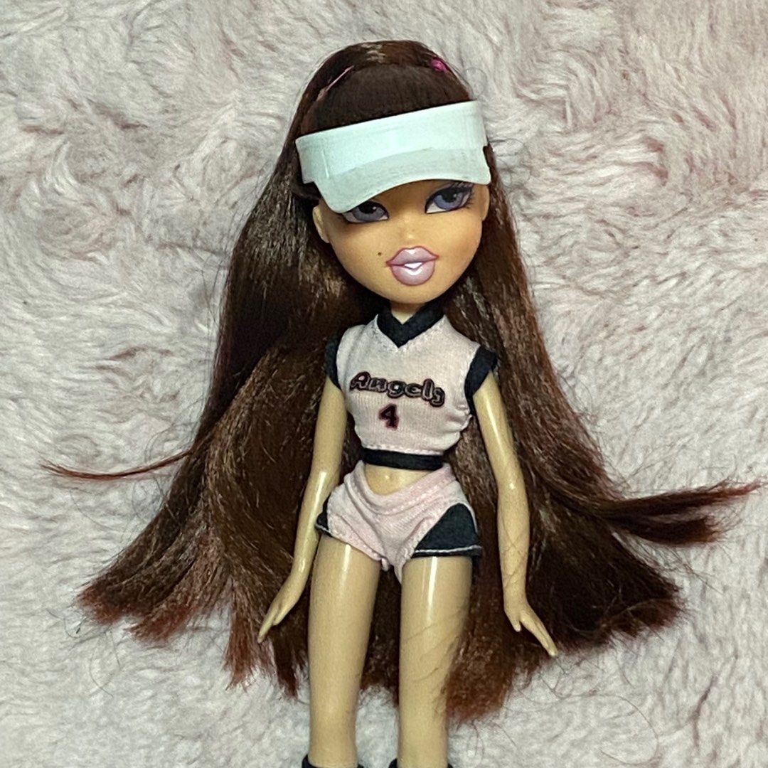 BRATZ: SOFTBALL PHOEBE, Hobbies & Toys, Toys & Games on Carousell