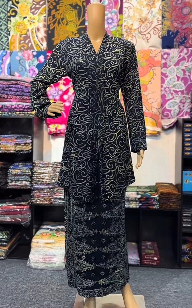 Murohboh kebarung batik, Women's Fashion, Muslimah Fashion, Baju Kurung ...