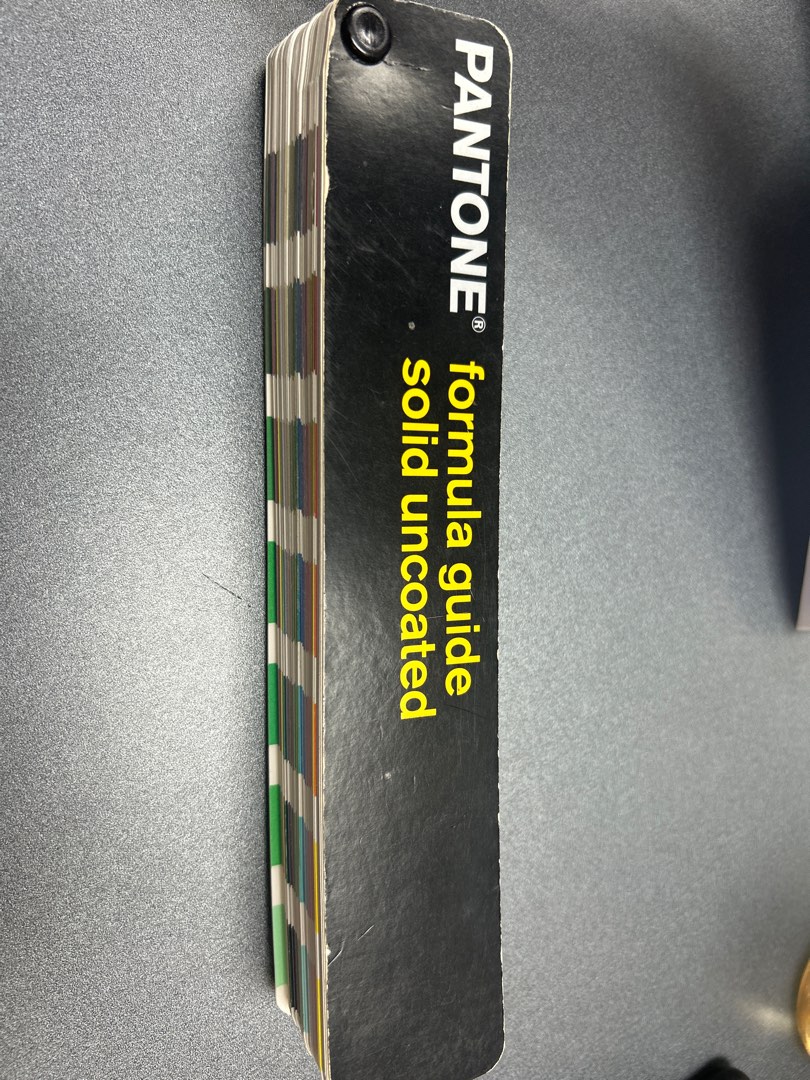 Pantone formula guide solid uncoated, 其他, 其他 - Carousell