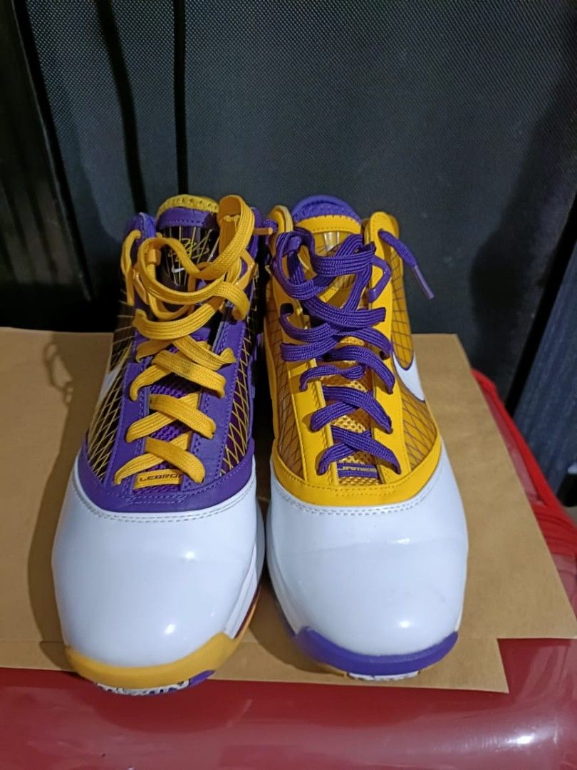 Sepatu basket keren, Fesyen Pria, Sepatu , Sneakers di Carousell