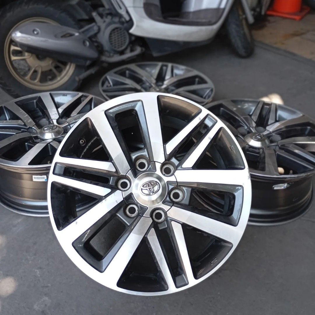 Velg Mobil oem original Toyota Fortuner vrz, Aksesoris Mobil di Carousell