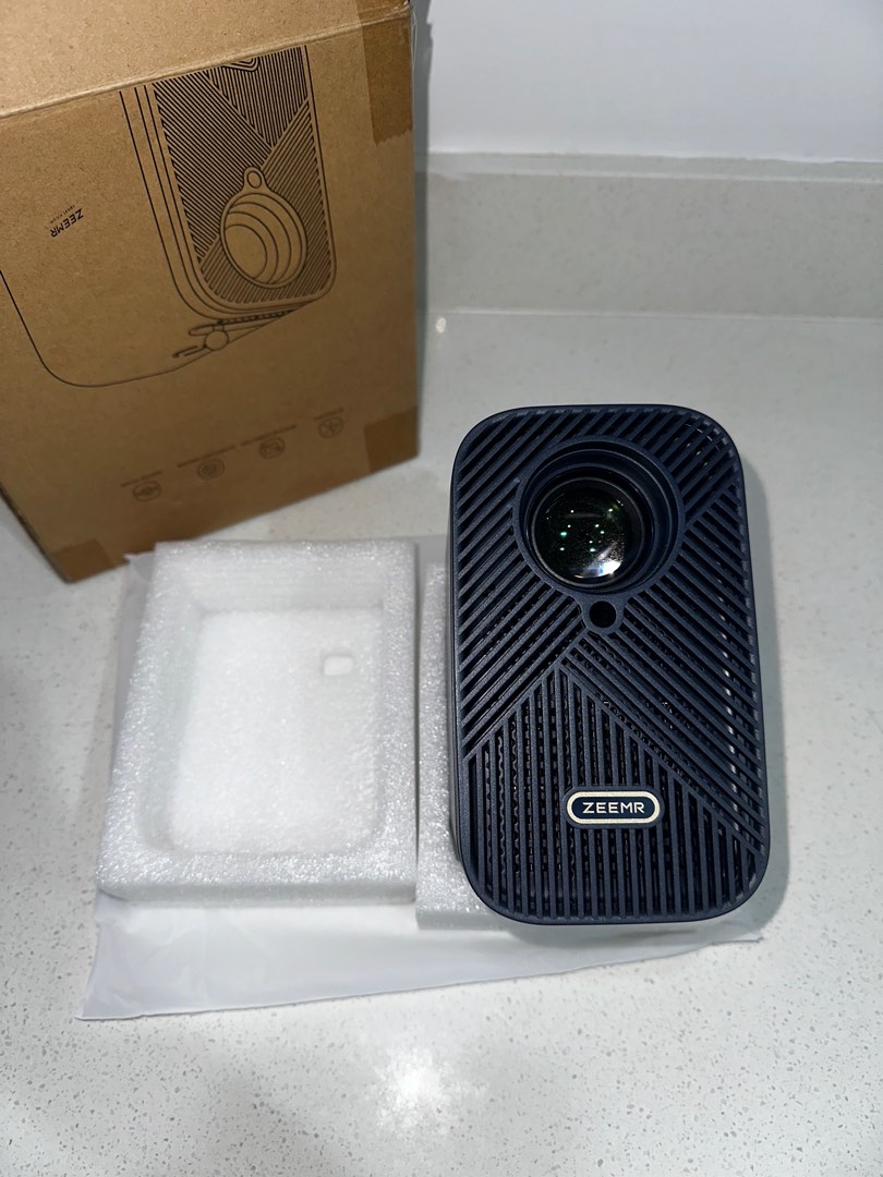 Zeemr M1 Pro Projector, TV & Home Appliances, TV & Entertainment ...