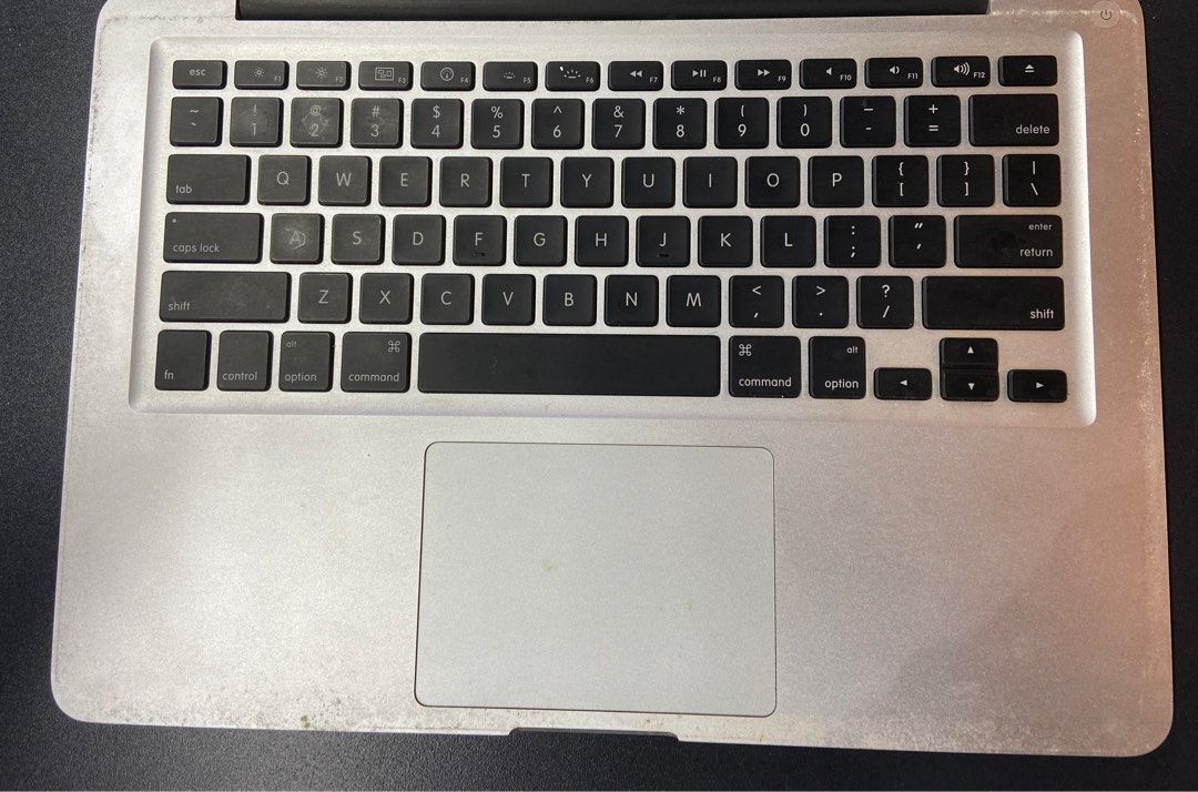 Apple MacBook Pro 13” aluminium unibody faulty unit - for spare parts ...