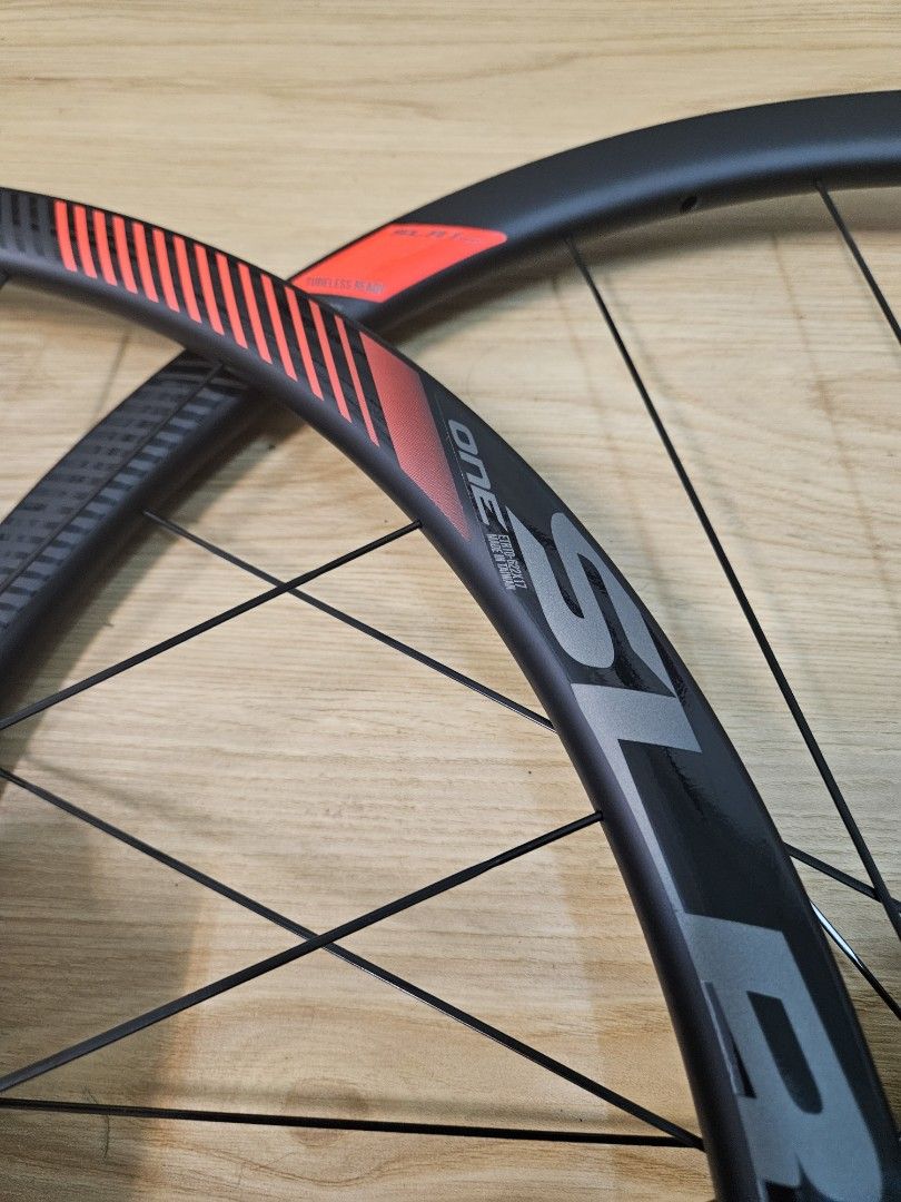 Giant SLR1 碟煞碳纖輪組（框高30mm/open框）/支援無內胎（tubeless ready)/700c, 體育器材, 自行車及 ...