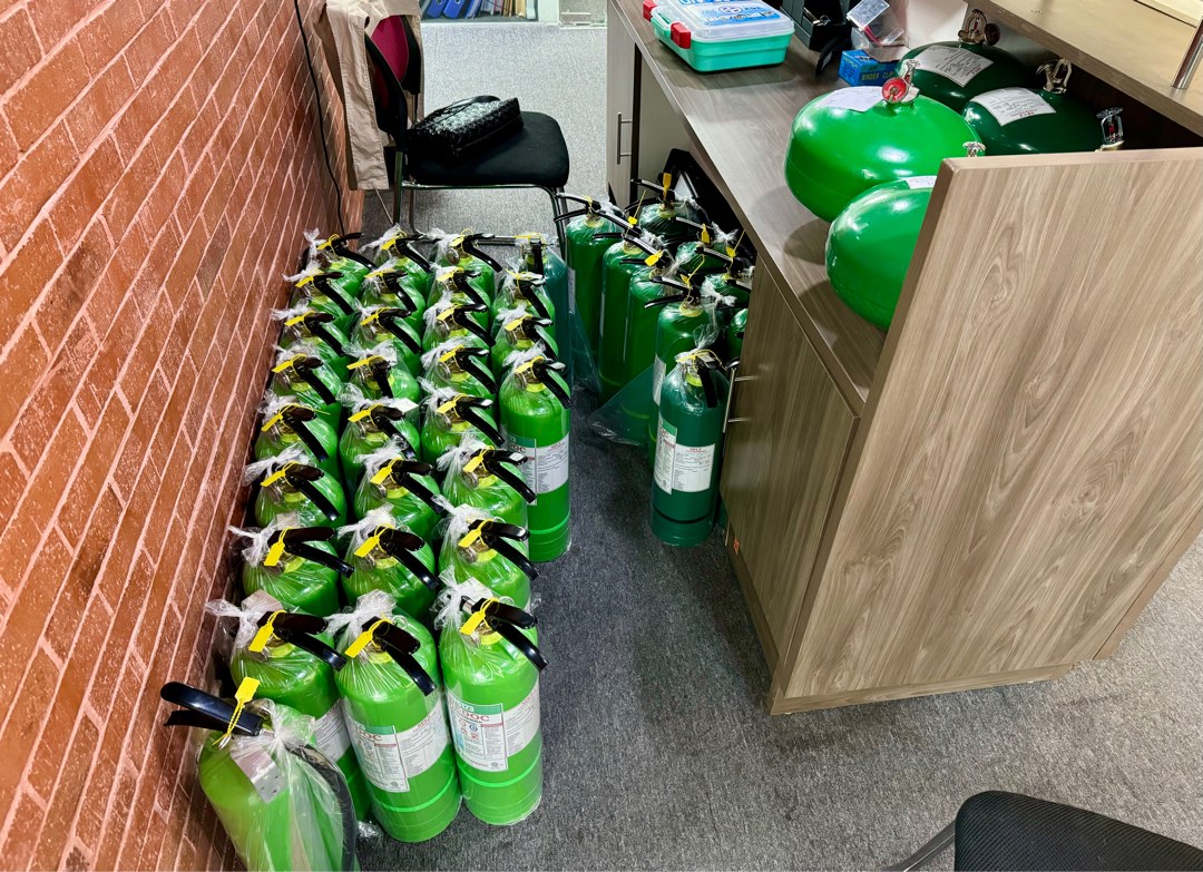 Hcfc Fire extinguishers with 5 years warranty, Furniture & Home Living ...