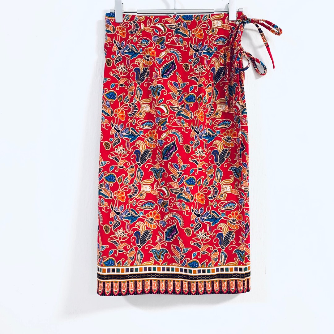Kebaya Red Batik Wrap Skirt SIA Singapore airlines, Women's Fashion ...