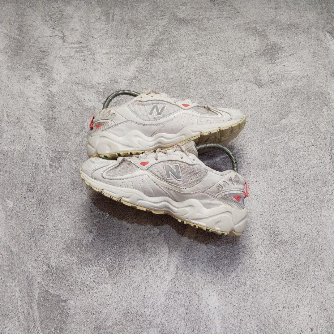 Sepatu New Balance 703 second original, Fesyen Wanita, Sepatu di Carousell