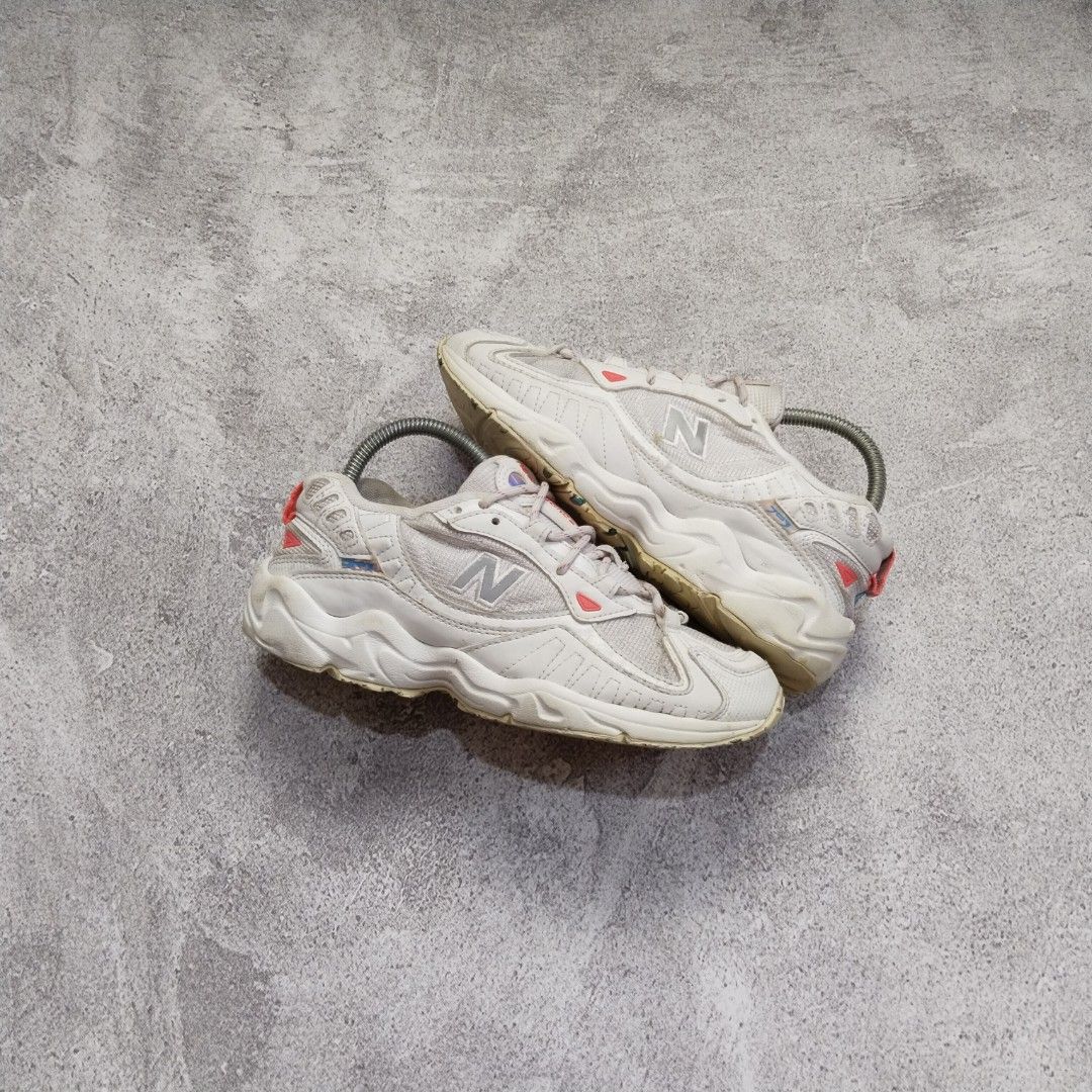 Sepatu New Balance 703 second original, Fesyen Wanita, Sepatu di Carousell