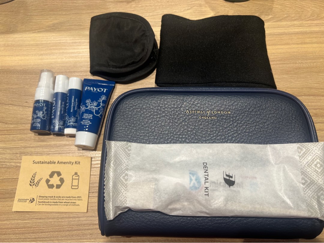 2024 business class amenities bag (Malaysia Airlines), Hobbies & Toys, Travel, Travel Essentials ...