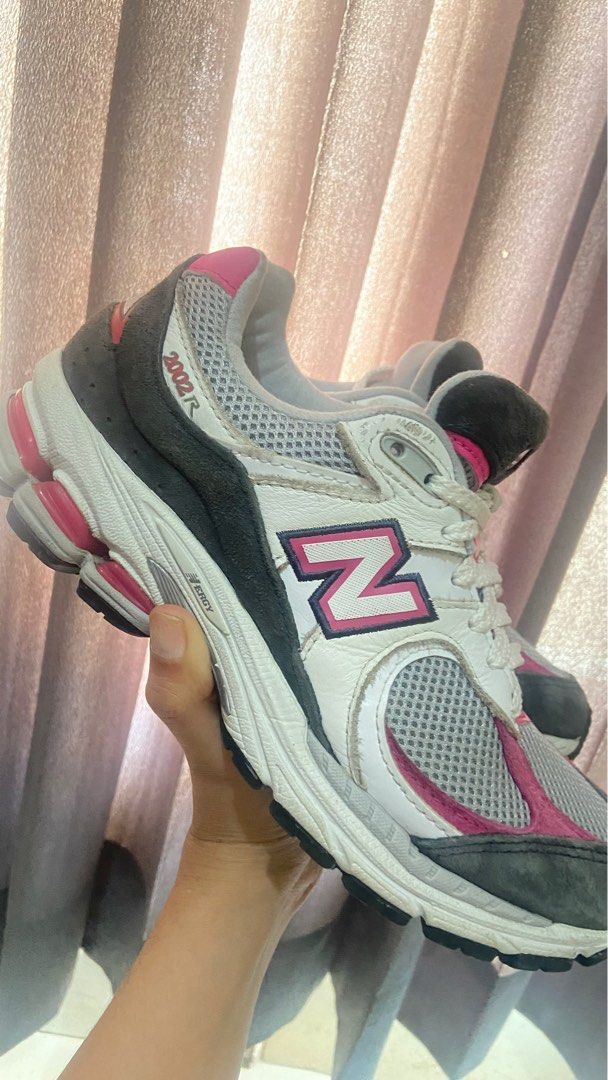 Atmos x new balance 2002R 'RF white pink' (original), Fesyen Wanita ...