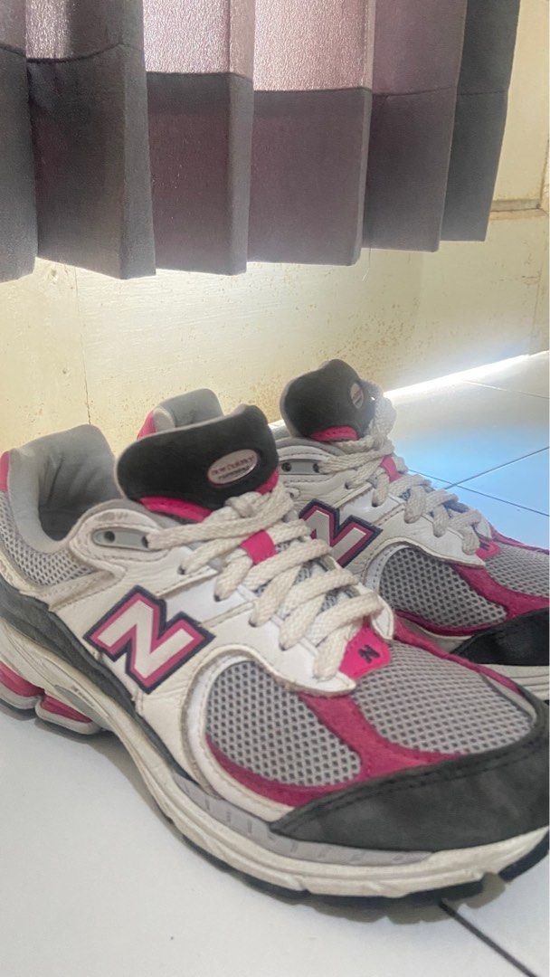 Atmos x new balance 2002R 'RF white pink' (original), Fesyen Wanita ...