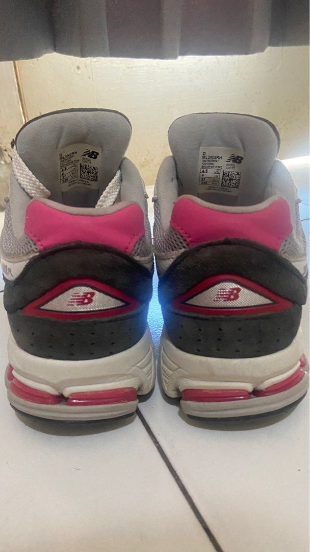 Atmos x new balance 2002R 'RF white pink' (original), Fesyen Wanita ...