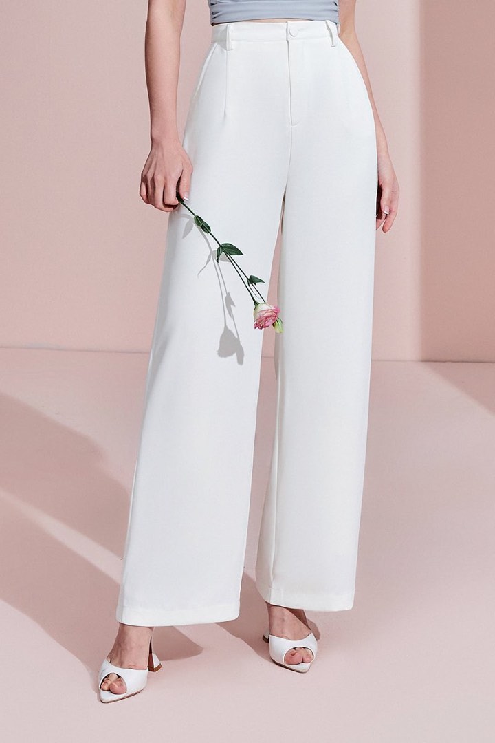 Chello Halle Straight Leg Pants in White, Women's Fashion, Bottoms ...