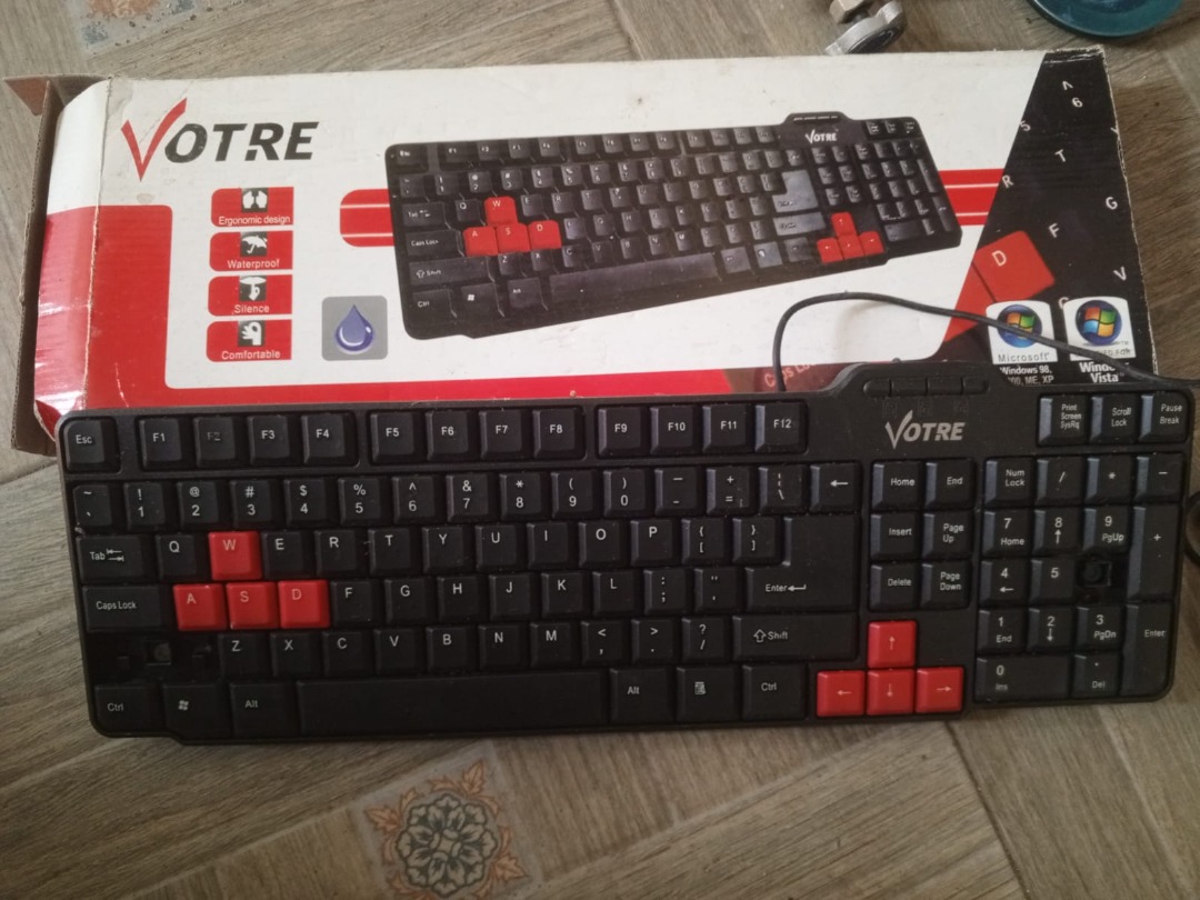 jual Keyboard 2 pcs merk fujitsu & Votre, Elektronik, Bagian Komputer ...