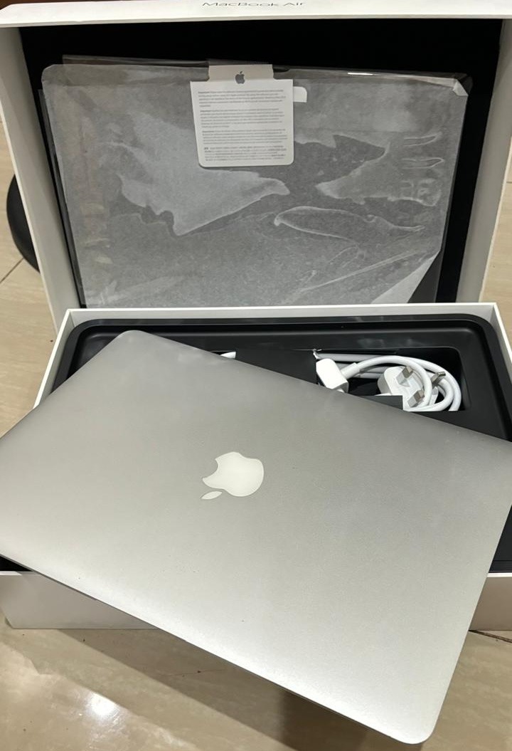 Macbook Air Early 2015 8gb RAM, Complete package with Orig box and ...