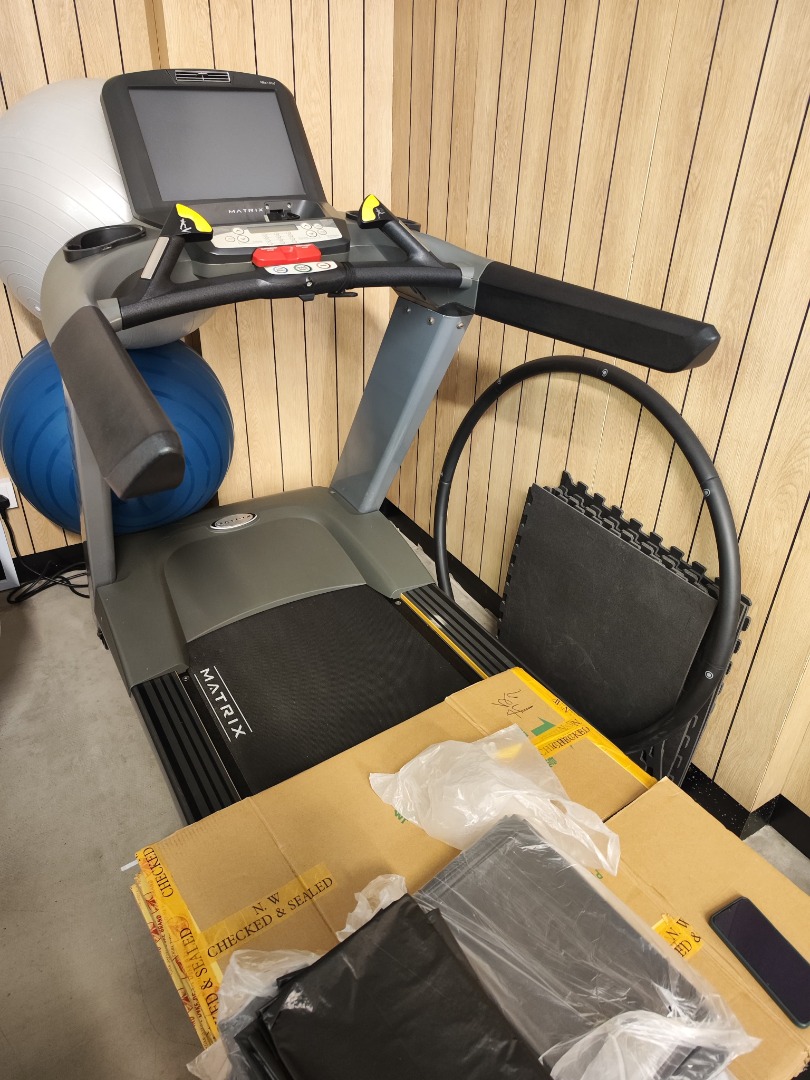 Matrix T7Xe Fitness treadmill , Sports Equipment, Exercise & Fitness ...