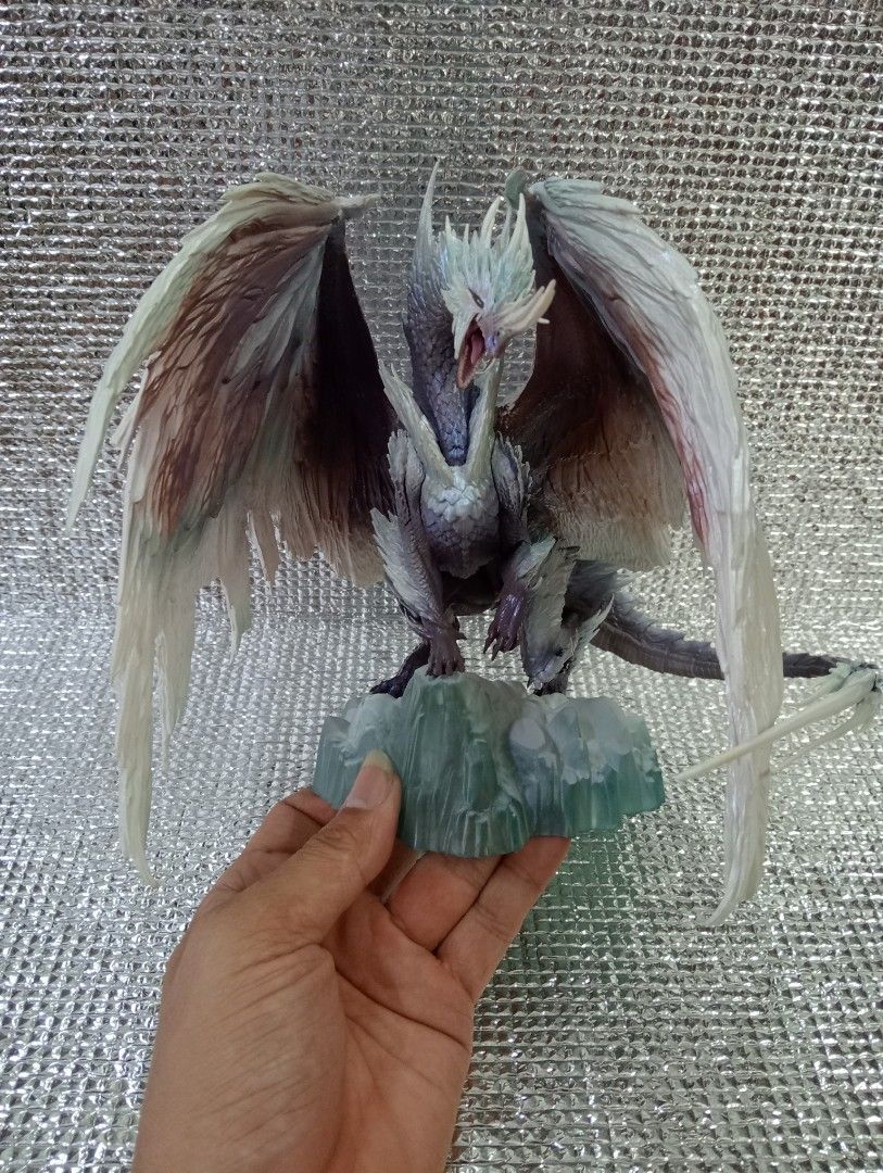 Monster Hunter World Ice borne Velkhana Trophy Figure, Hobbies & Toys ...