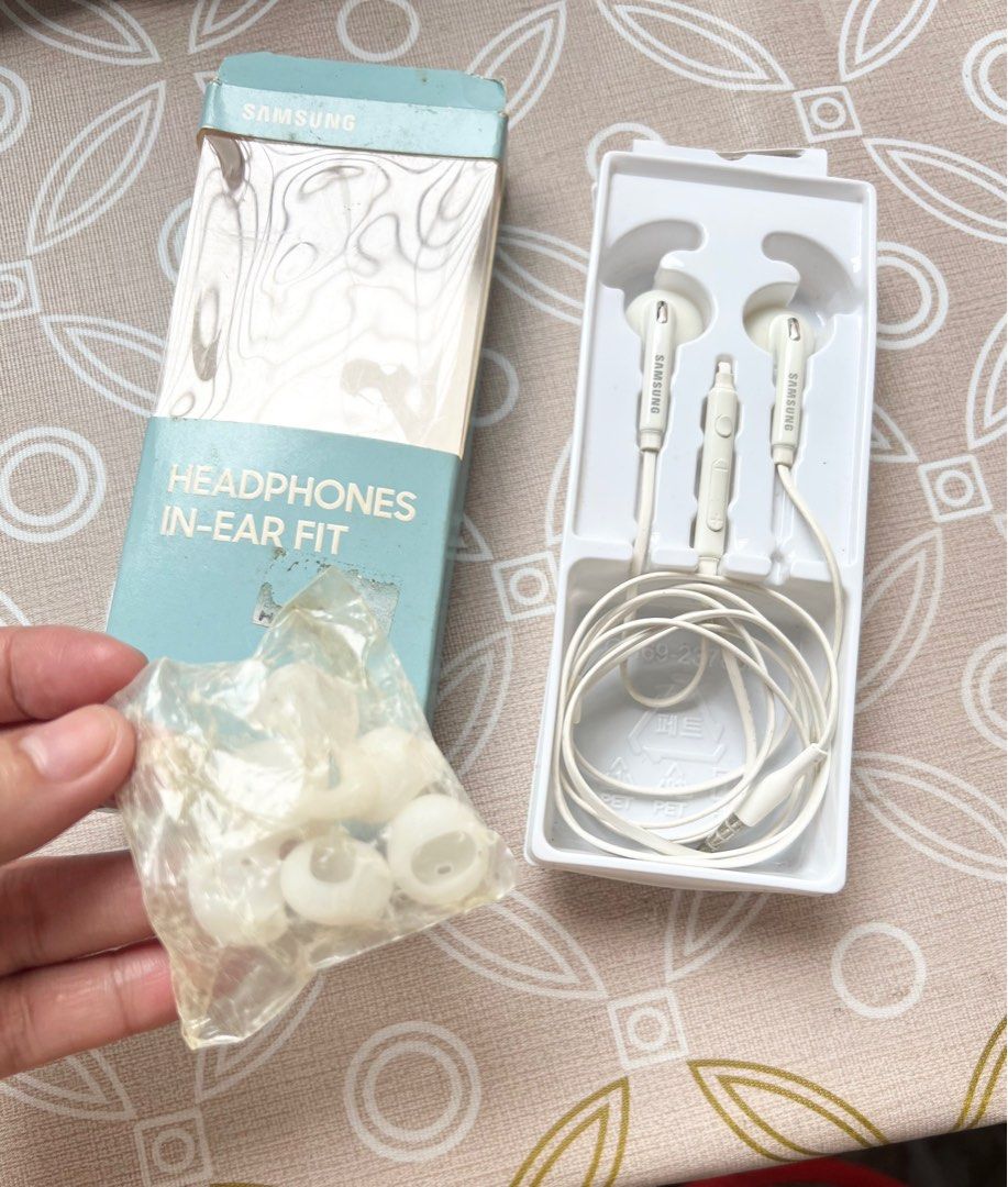 Original samsung headset, Audio, Headphones & Headsets on Carousell