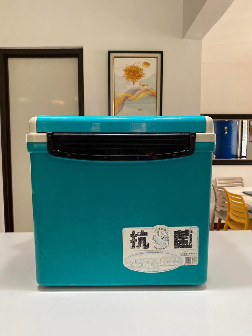 Pluky Excel Cooler 20 Liters, Sports Equipment, Hiking & Camping on ...