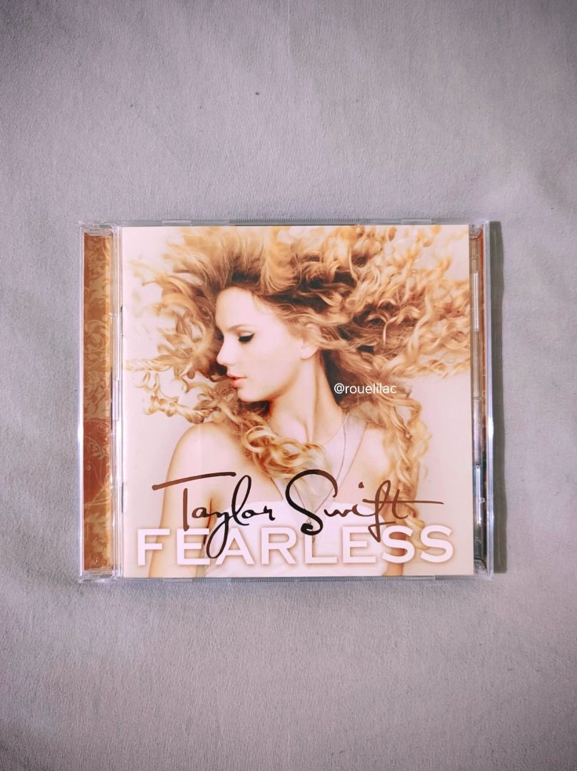 TAYLOR SWIFT FEARLESS TARGET EXCLUSIVE ENHANCED EDITION CD/DVD WITH MOSAIC POSTER, Hobbies ...