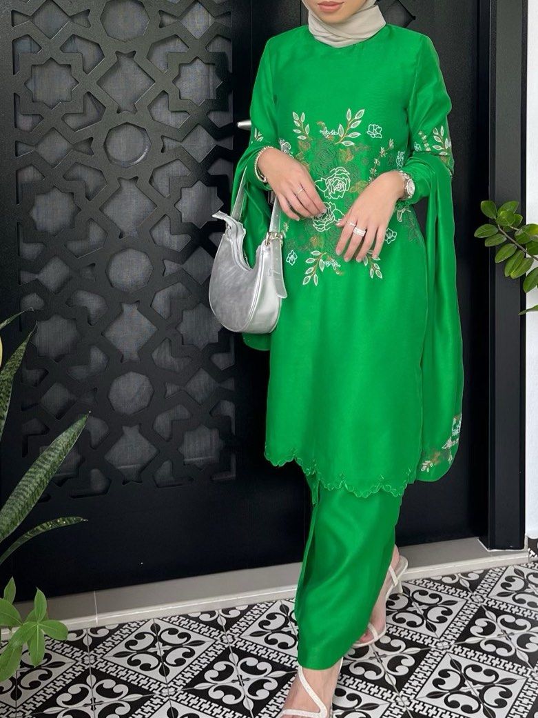 [FOR RENT OR BUY] Wanzar baju kurung sulam raya 2024, Women's Fashion ...