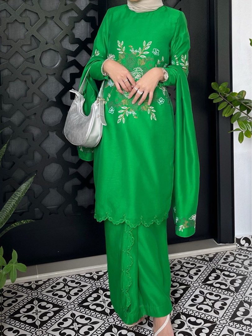 [FOR RENT OR BUY] Wanzar baju kurung sulam raya 2024, Women's Fashion ...