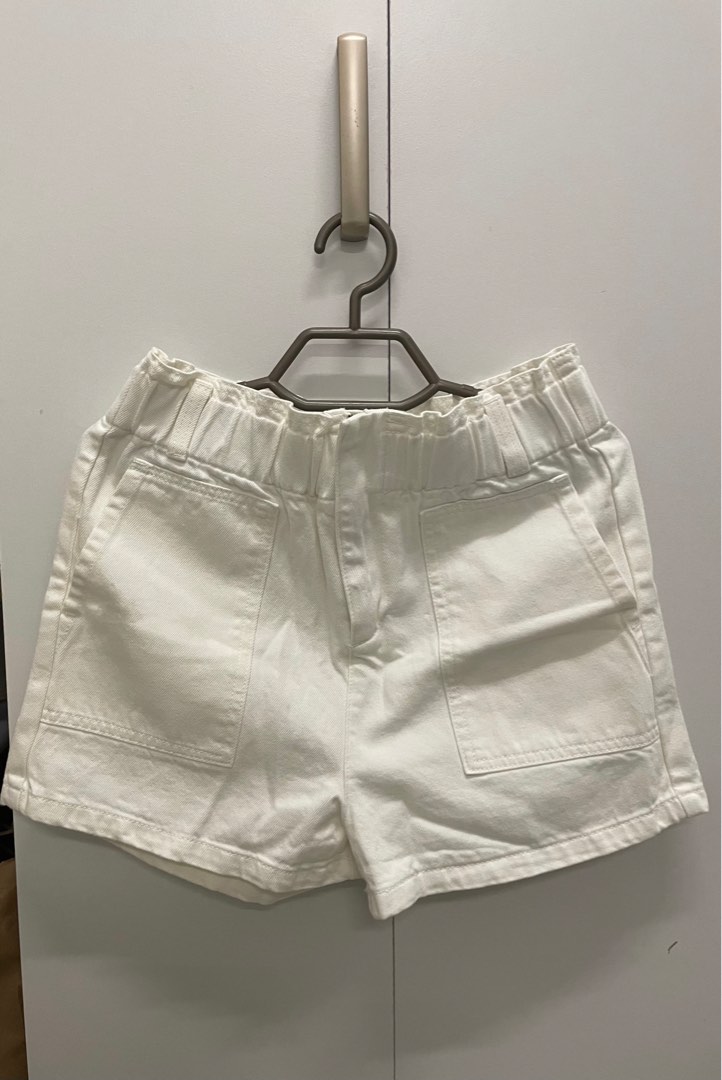 White short pants, Women's Fashion, Bottoms, Shorts on Carousell