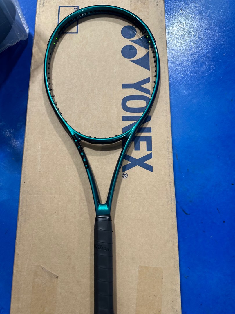 Wilson Steam 99 16x18 & Steam 100 16x20 Pro stock, Sports Equipment ...