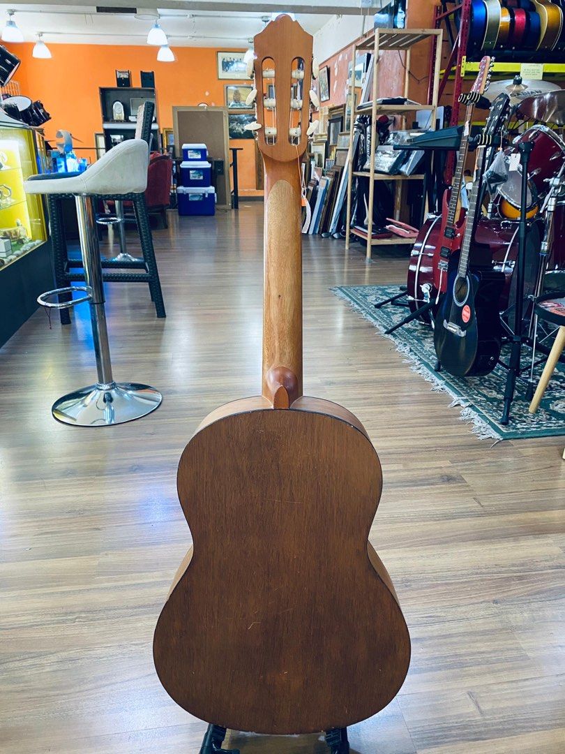 YAMAHA MODEL: C40M GUITAR CLASSICAL YAMAHA CORPORATION 6 STRING, Hobbies & Toys, Music & Media ...