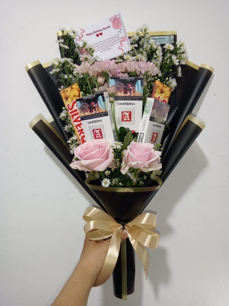 Buket bunga mawar coklat dan rokok, Desain & Kerajinan Tangan, Lainnya ...
