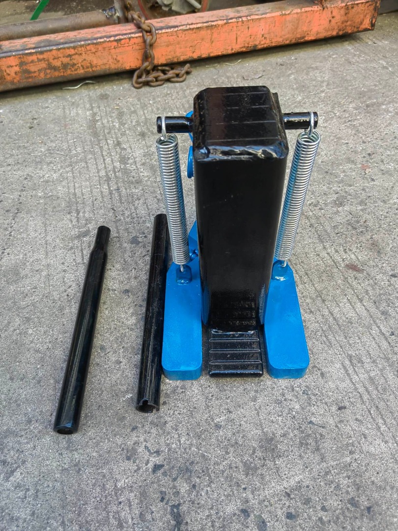 Claw Type Hydraulic Jack, Commercial & Industrial, Industrial Equipment ...