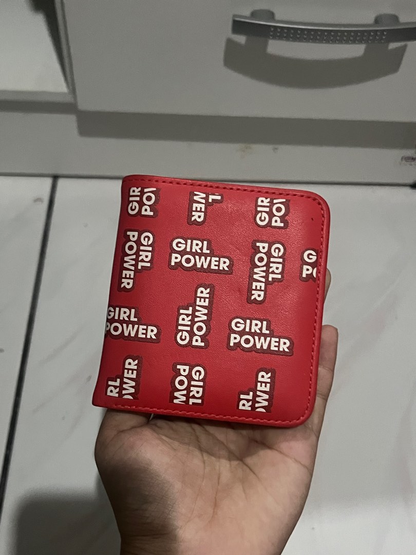 DOMPET MINISO MERAH MURAHH, Fesyen Wanita, Tas & Dompet di Carousell