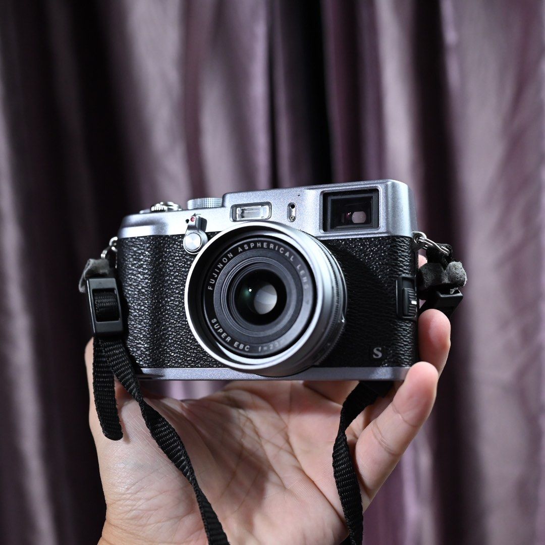 Fujifilm X100S Digital Camera (SC4K), Photography, Cameras on Carousell