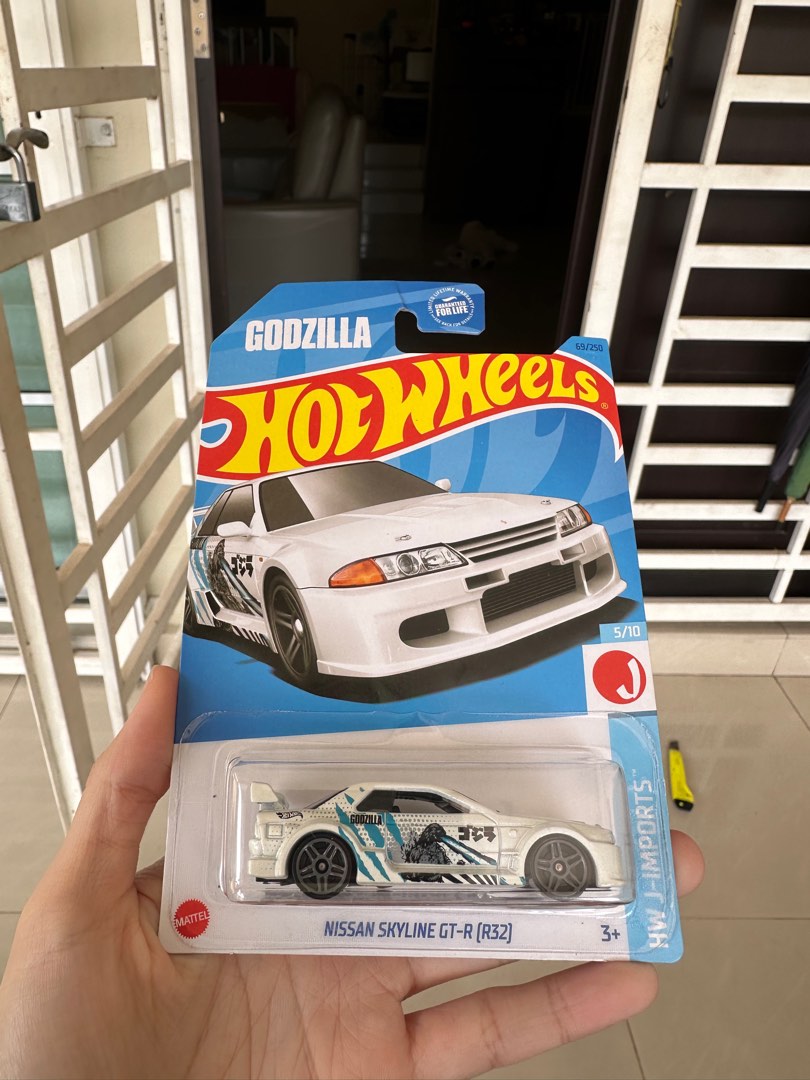 Godzilla R32 Hot Wheels, Hobbies & Toys, Toys & Games on Carousell