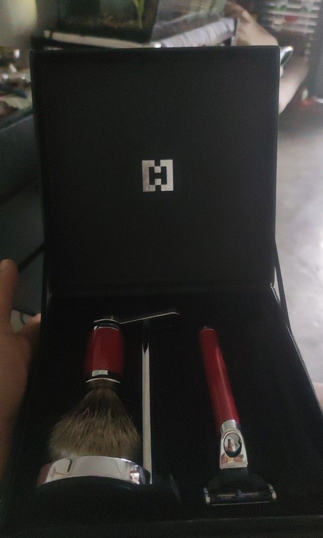 Hommage Premium Shaver, Beauty & Personal Care, Men's Grooming on Carousell