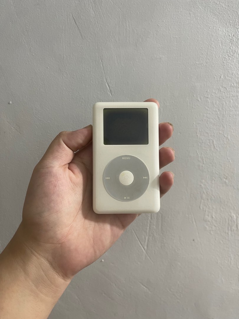 iPod classic 4th gen 10gb monochrome, Announcements on Carousell