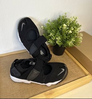 Nike air rift, Fesyen Wanita, Sepatu di Carousell