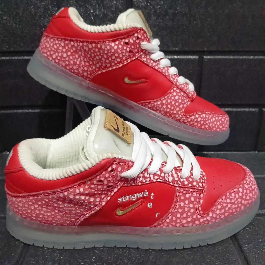 Nike SB Dunk Low X Sting Water, Size 39, Insole 25 cm, Fesyen Wanita ...