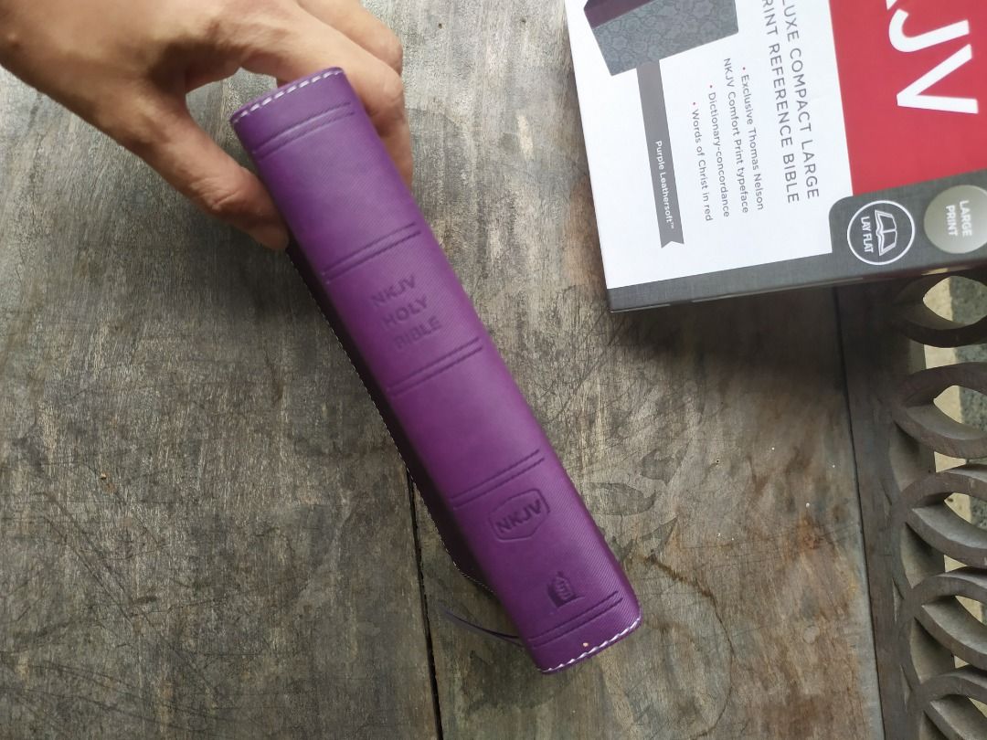 NKJV Thomas Nelson Deluxe Compact Large Print Reference Bible Purple ...