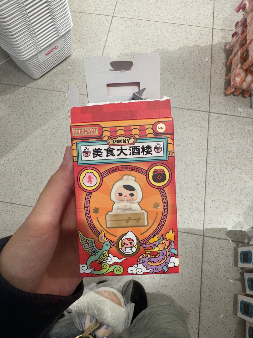 pop mart popmart 酒樓 pucky, 興趣及遊戲, 玩具 & 遊戲類 - Carousell